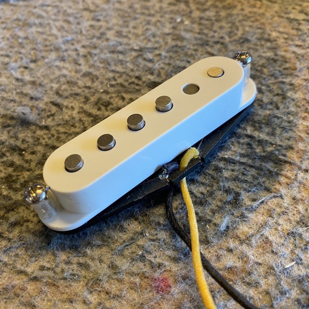 LOLLAR TWEED S MIDDLE, STAGGERED 2012 - Kitarapaja